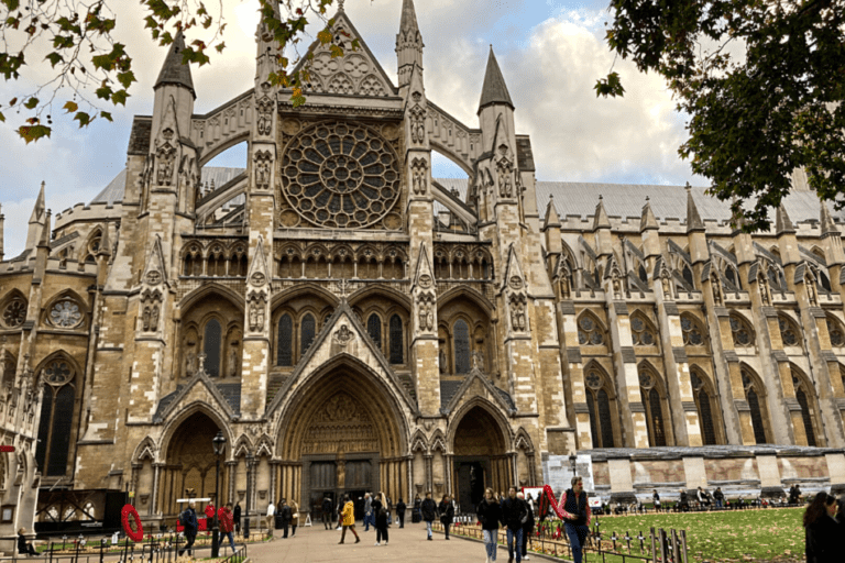London's Rich Culture and Iconic Attractions: A Hiking Guide